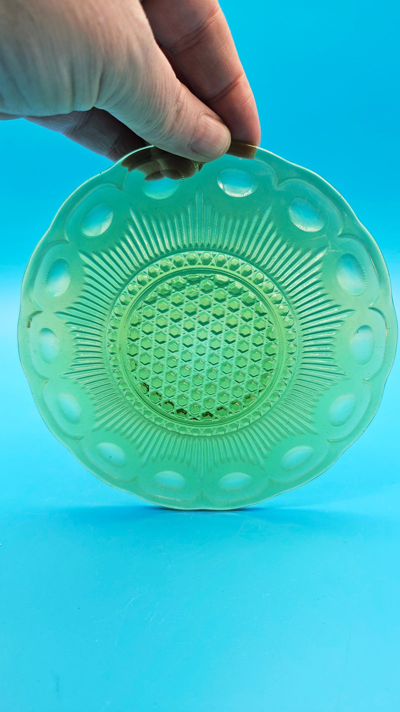 Vintage Emerald Green Glass Plates Set of 4 5.75” Honeycomb Center Sca ...